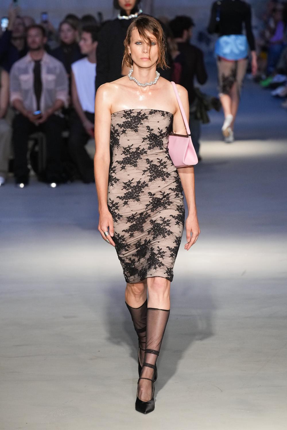 Défilé - N 21 - Prêt à porter Printemps-Eté 2023